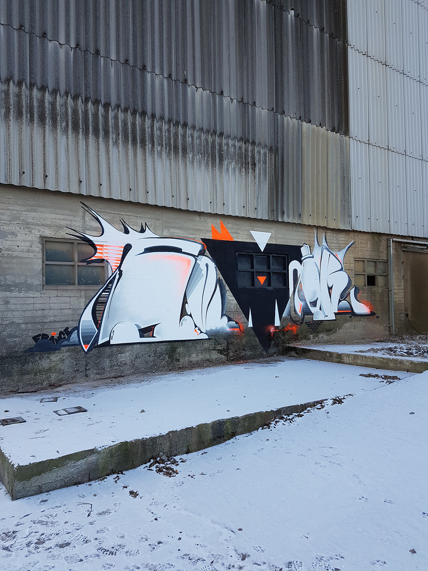 INTRODUCING GRAFFITI ARTIST SEMOR AT MONTANA-CANS