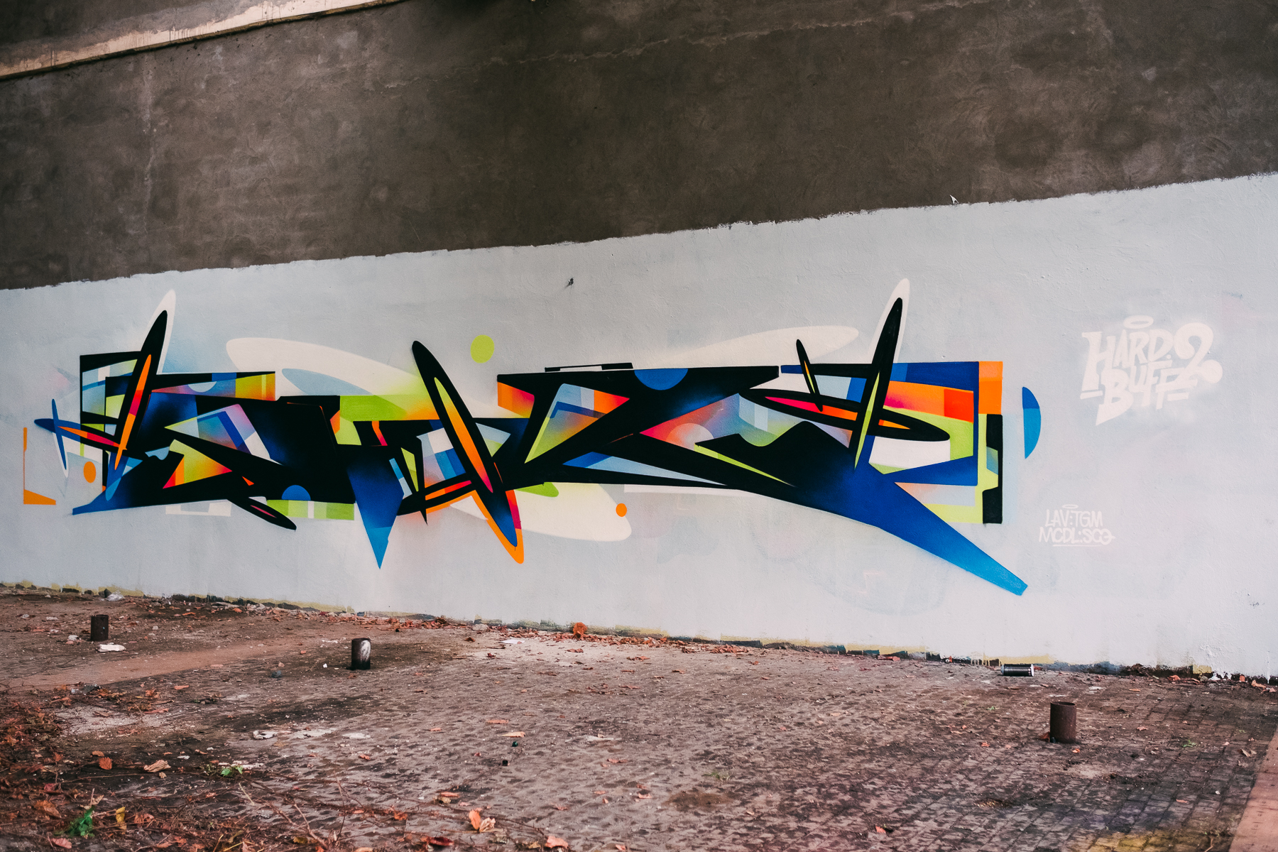 HARD2BUFF #20 featuring graffiti writer RASH on MontanaCans Blog