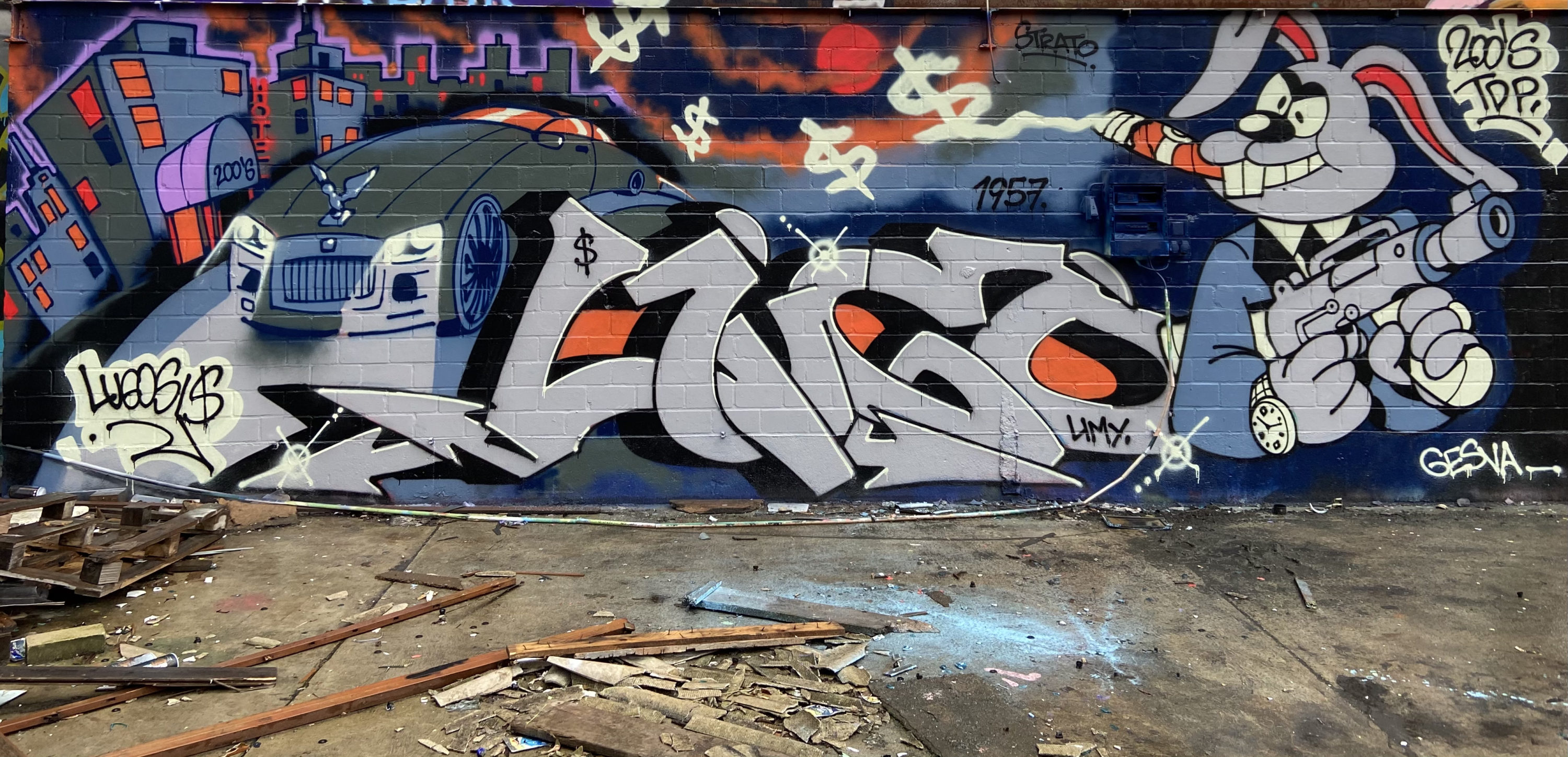 Graffiti update - Lugosis and Strato 200's - MONTANA-CANS BLOG