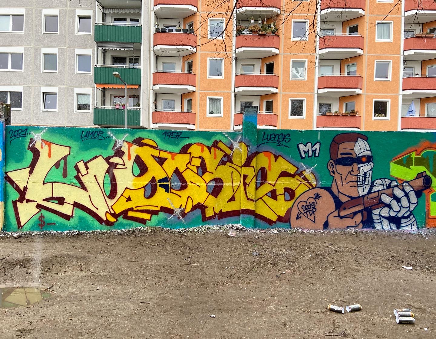 Graffiti update - Lugosis and Strato 200's - MONTANA-CANS BLOG
